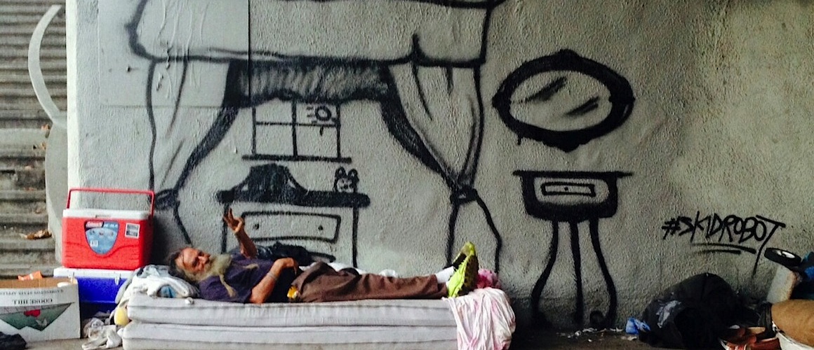 L.A. Graffiti Artist "Skidrobot" Humanizes Homeless People By Painting ...