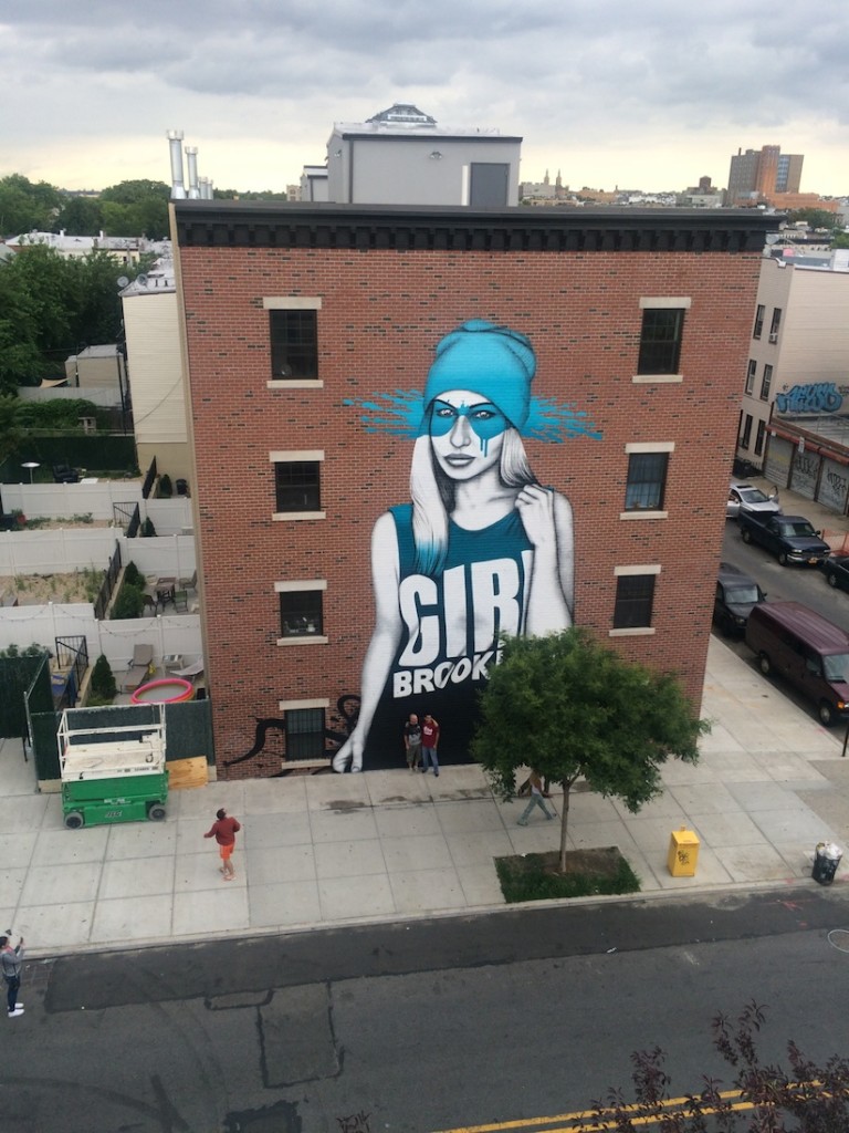 Streetart: „B-Girl“ – A New Mural by Fin DAC in Bushwick // New York