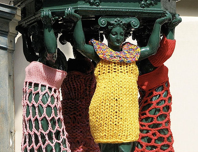 Knit Graffiti by Magda Sayeg // Urban Knitting