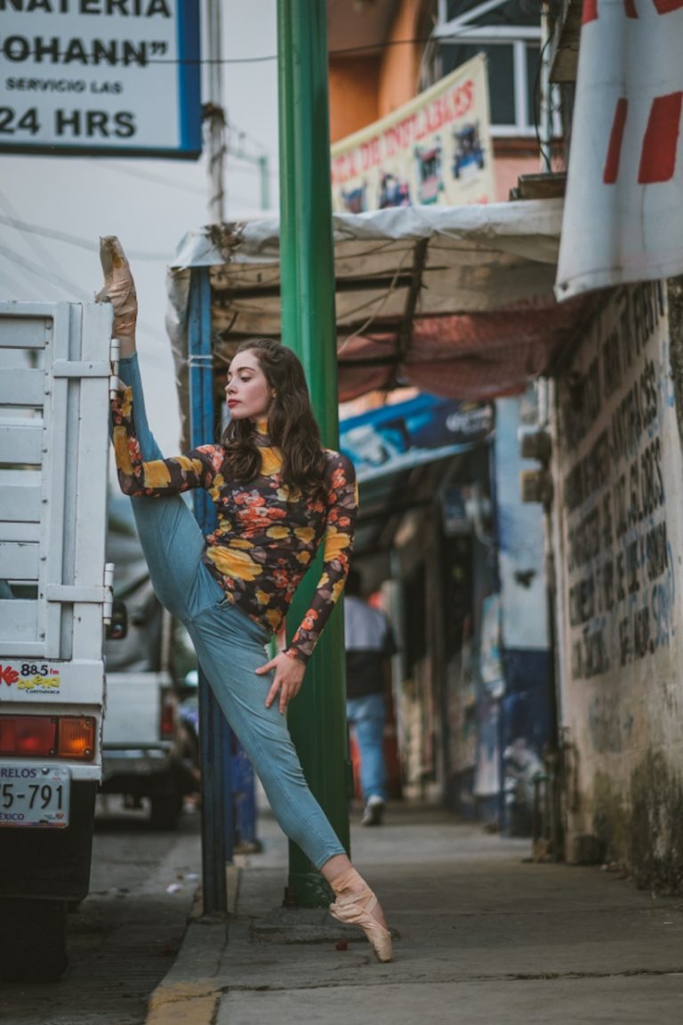 Ballet Dancers in the Streets of Mexico City Captured by Omar Robles