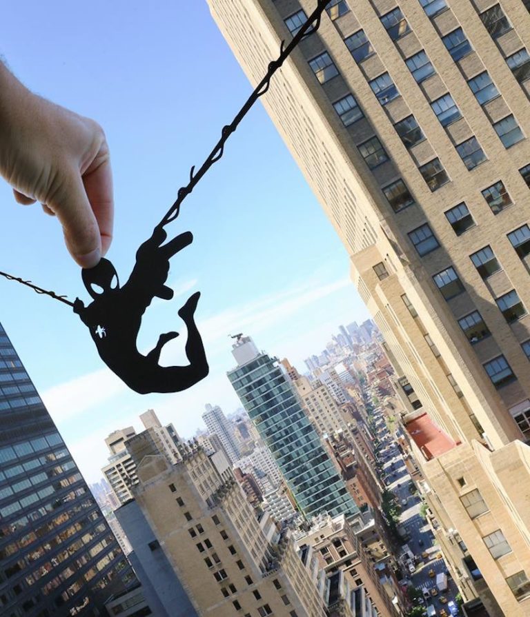 Around The World in Cut-Outs: Kreative Scherenschnitte von Rich McCor