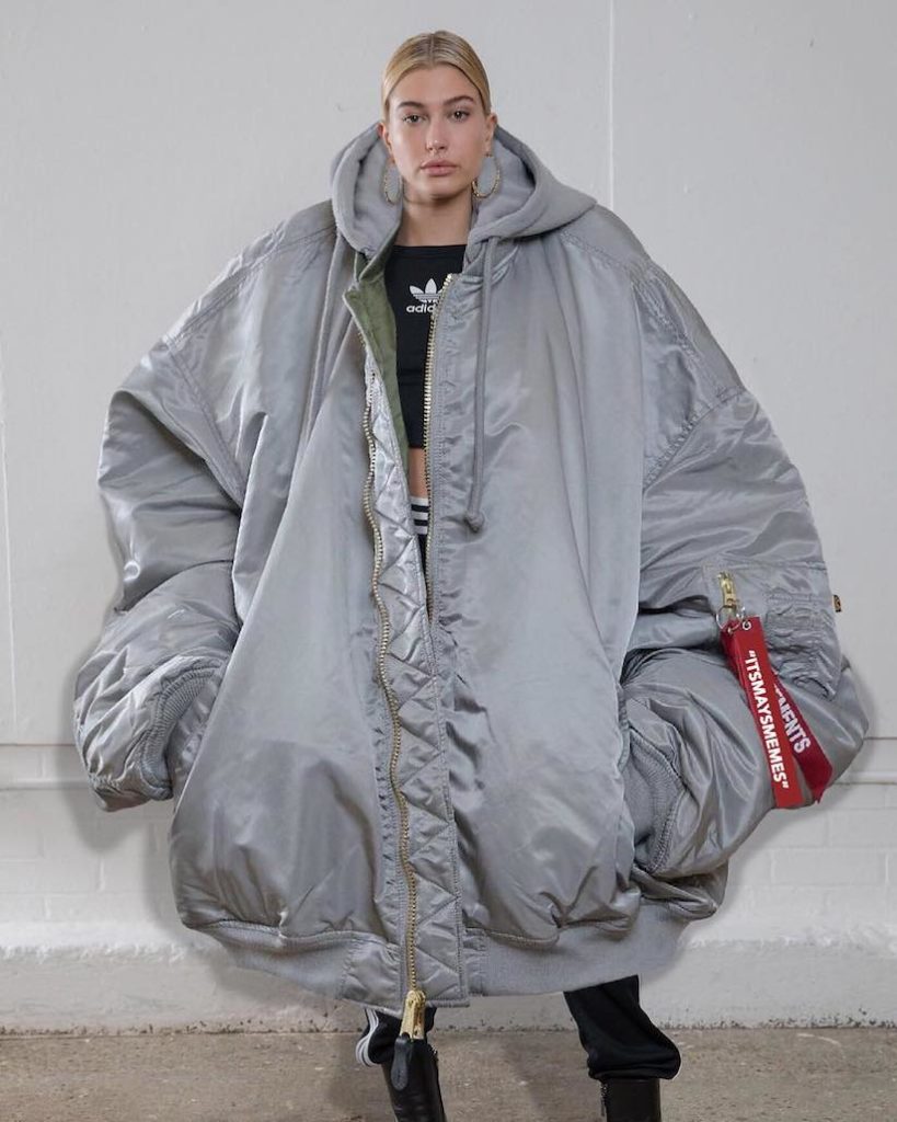 "Giant Jackets" - Rapper in maximal übertriebenen Oversize-Looks