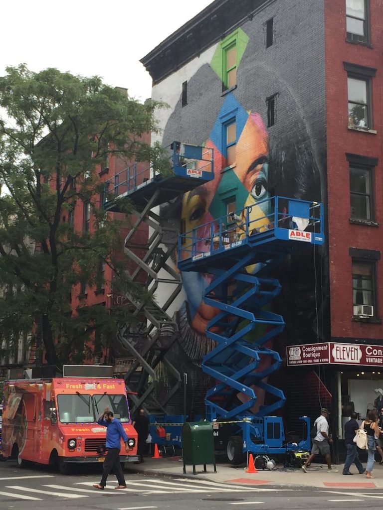 "Black or White" - Eduardo Kobra mit fantastischem Michael Jackson Mural in NYC