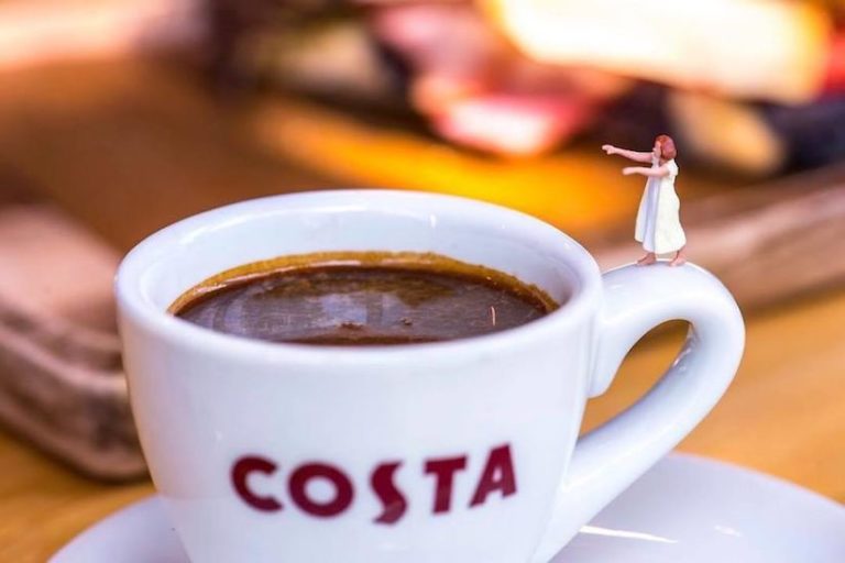 "Tiny Wasteland" - Skurrile Miniwelten von Peter Csakvari