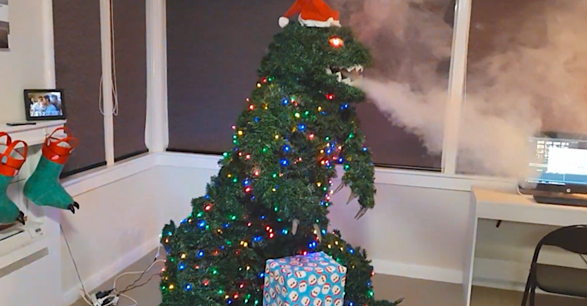 'Treezilla' - Warum nicht mal ein Godzilla-Baum zu Weihnachten