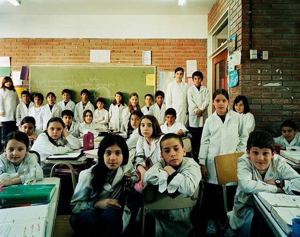 Classes of School Kids from all over the World in their Classrooms (17 ...
