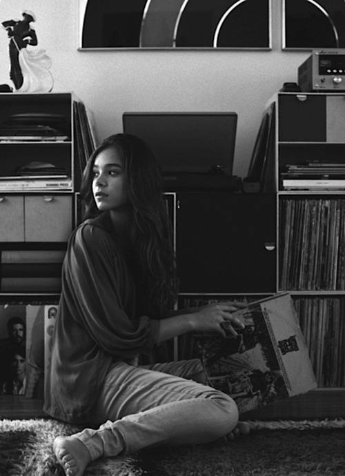 Tumblr of the Day: Girls with Vinyl Records (12 Pictures)