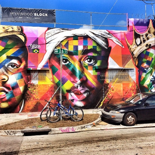 2Pac and Biggie Tribute Mural by Eduardo Kobra for Art Basel 2013 ...