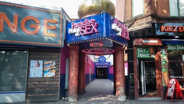 The Many Faces of Reeperbahn by Thang Dai (12 Pictures)