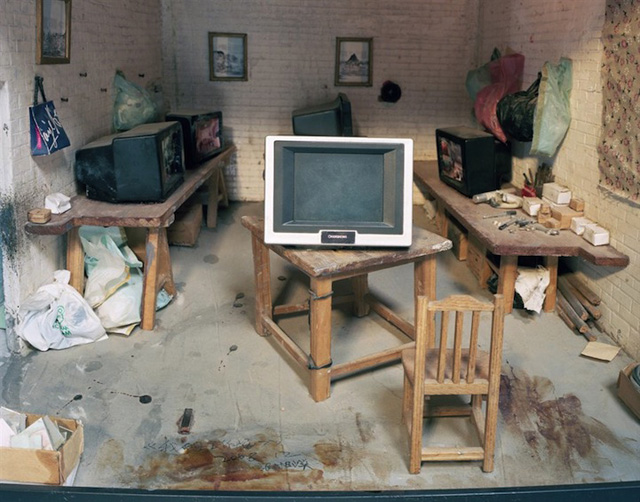 Intricately Sculpted Rooms Built Inside Old TV Sets (10 Pictures)